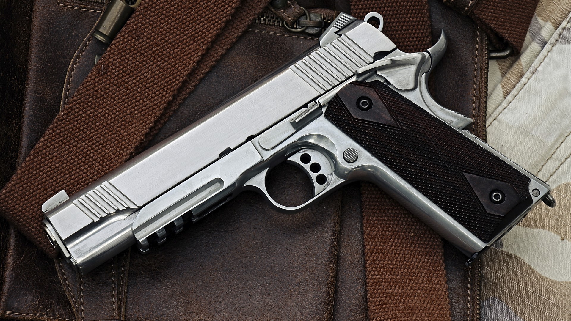 $1K reward for whoever followed Cedar Shoals football team into locker ...