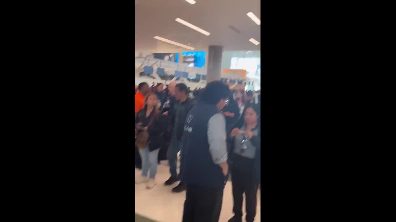 Long lines and delays at Houston airport amid government shutdown in ...