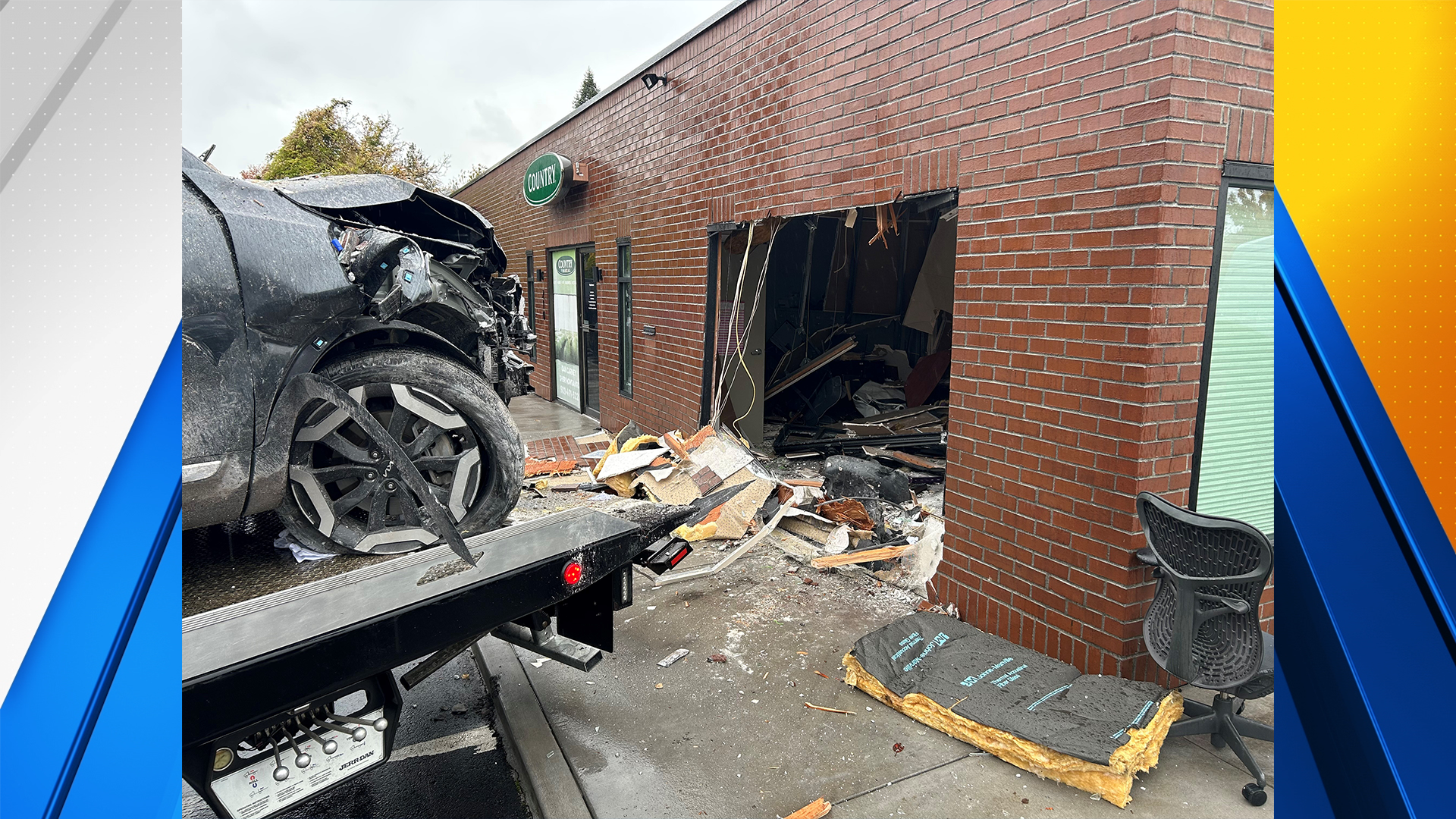 2 people hospitalized after car crashed into building in Gresham