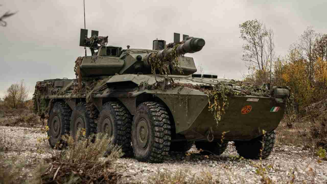 Ukrainian paratroopers begin operating Italian Centauro B1 armored vehicles