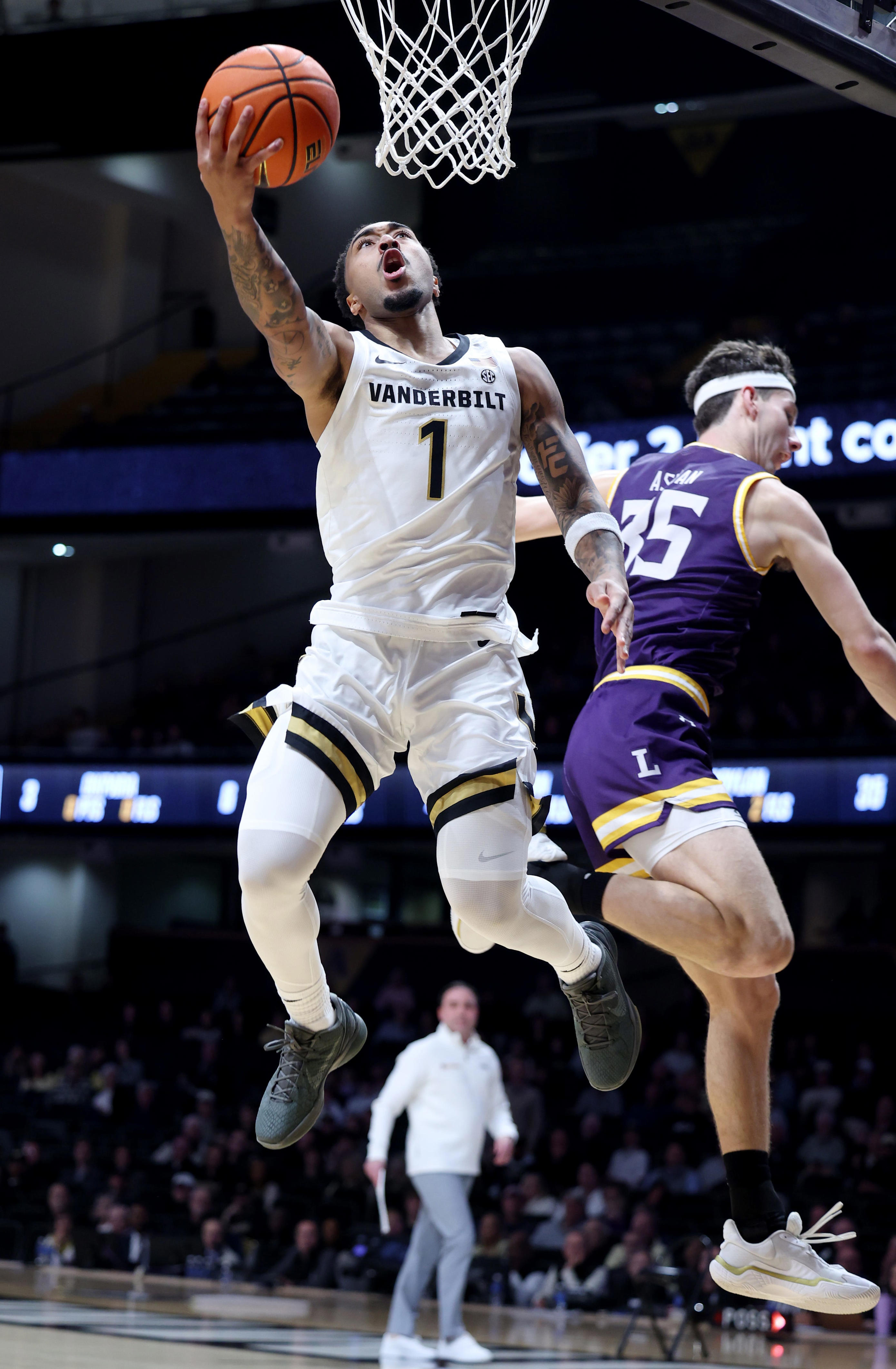Vanderbilt basketball hits 17 3's in season-opening blowout of Lipscomb