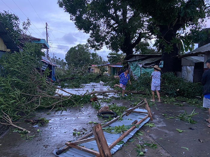 Typhoon Tino brings 'life-threatening' conditions to Visayas