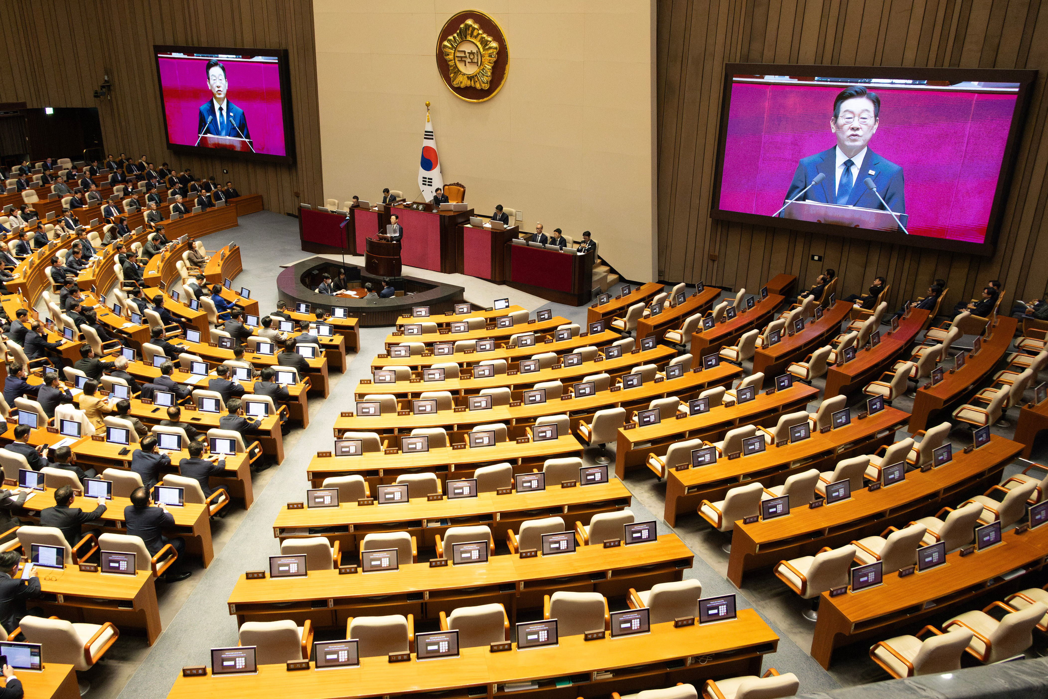 President Lee Jae-myung Unveils 2026 AI Budget, Warns of Generational Lag