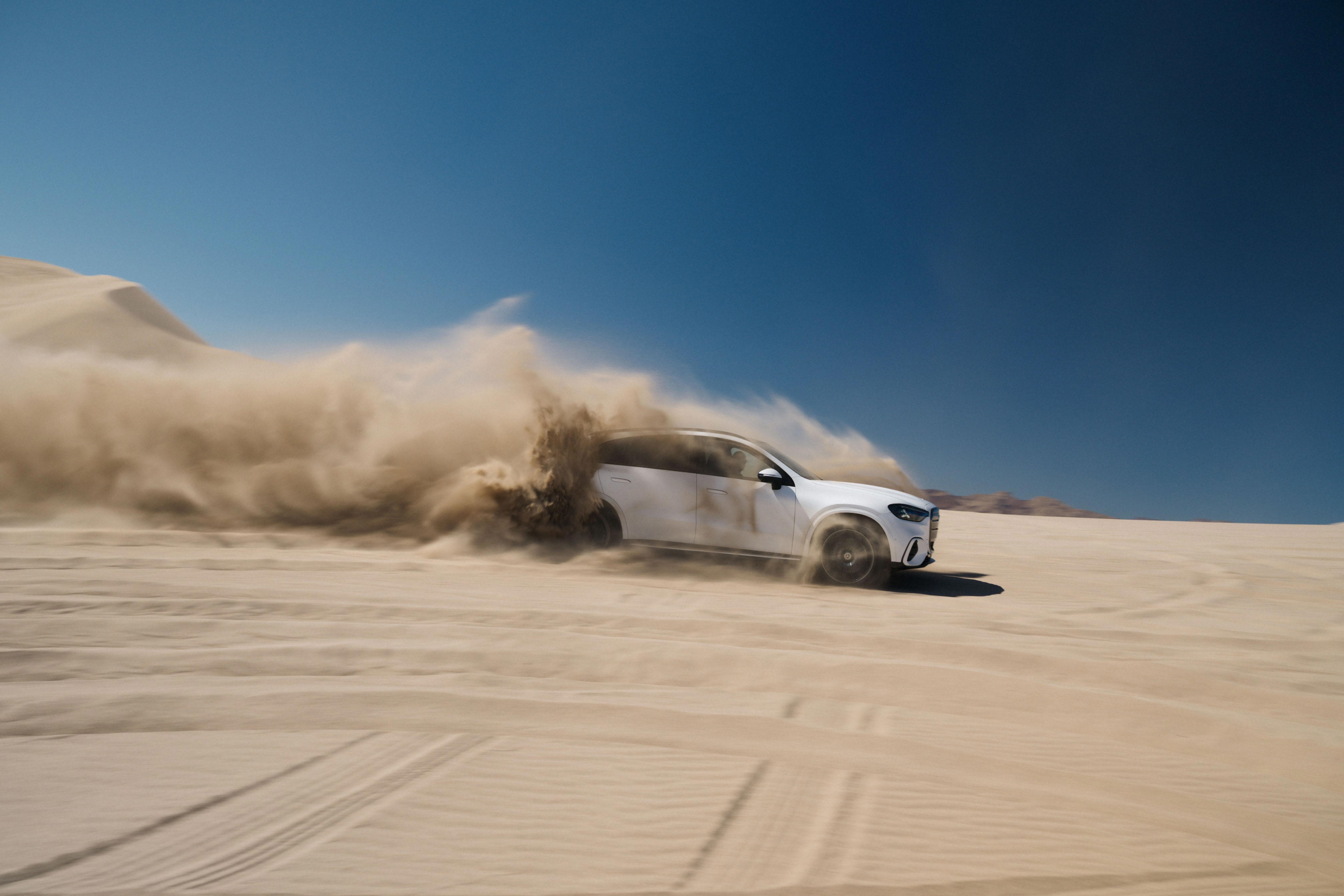 Gallery: 2027 Mercedes GLC 400 4MATIC with EQ Technology Photos