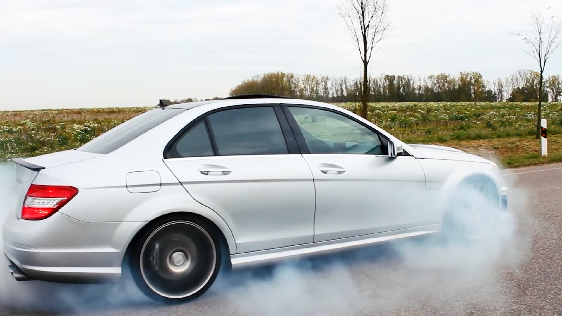 C63 AMG in Action – Burnouts, Donuts, Kickdown