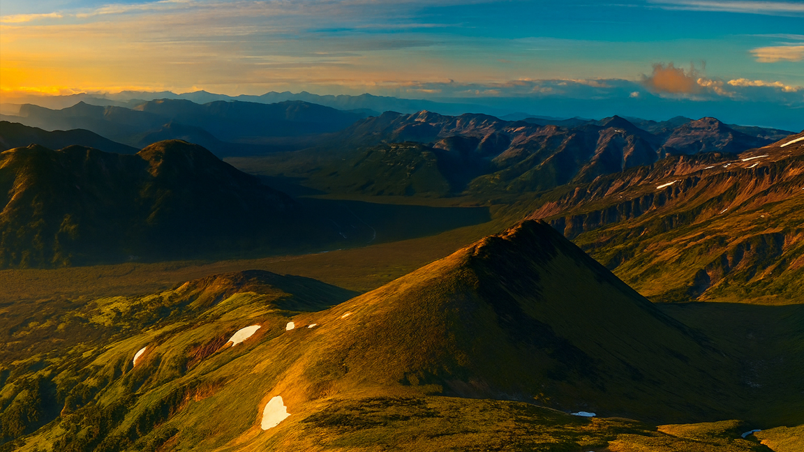 The Edge of Light – Cinematic Mountain Sunrise