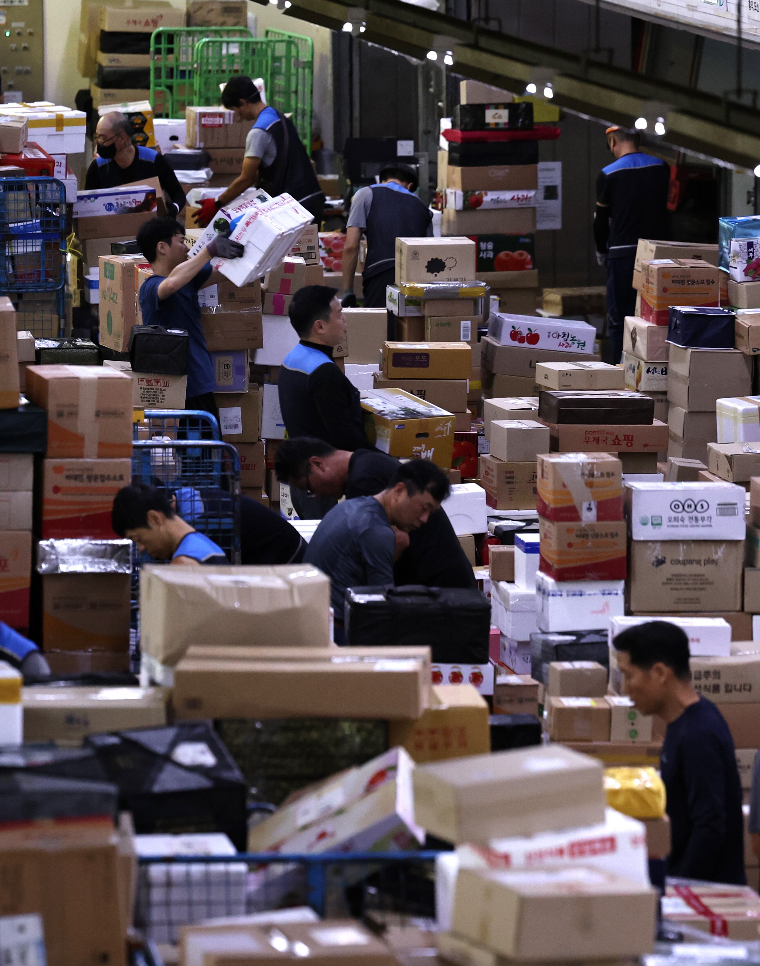 Charter Bus Industry Opposes Delivery Ban, Citing Livelihood Risks