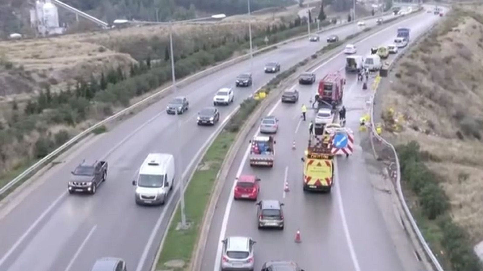 Θεσσαλονίκη: Καραμπόλα τριών οχημάτων στον περιφερειακό – Γέμισε ο ...