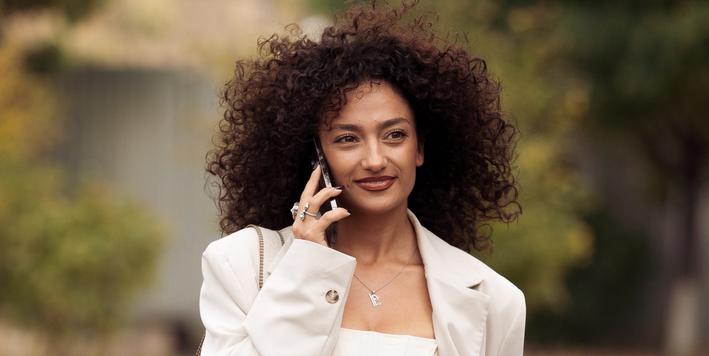 Mis amigas con pelo rizado dicen que este gel fijador es el gran ...