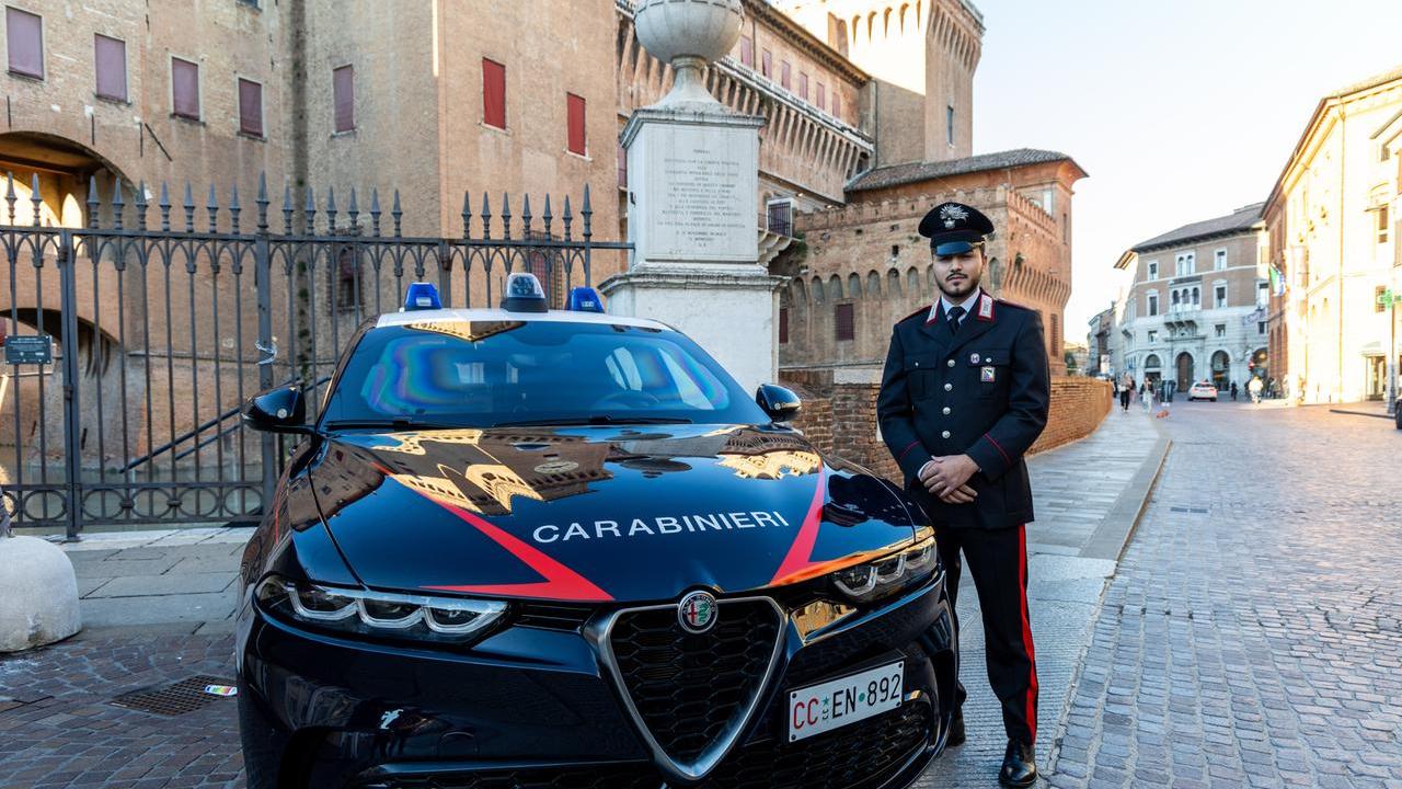 Donna salvata a Ferrara, il carabiniere: «Mi sono buttato per aiutarla»