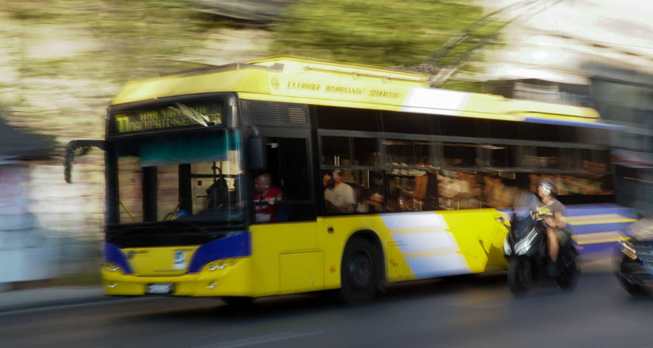 Αυξημένη η κίνηση στη Λ. Βασιλίσσης Σοφίας μετά από φωτιά σε τρόλεϊ