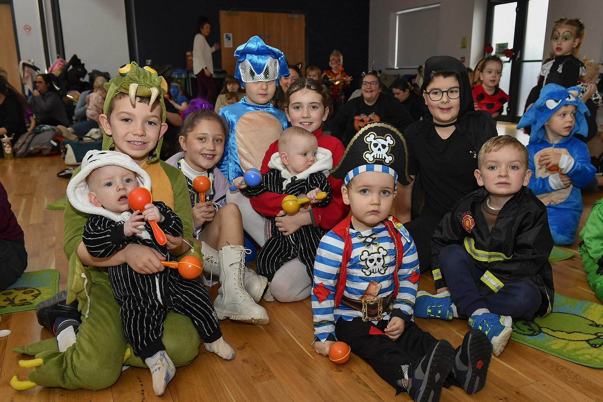 19 great pictures from cross-community Halloween kids costume disco in ...