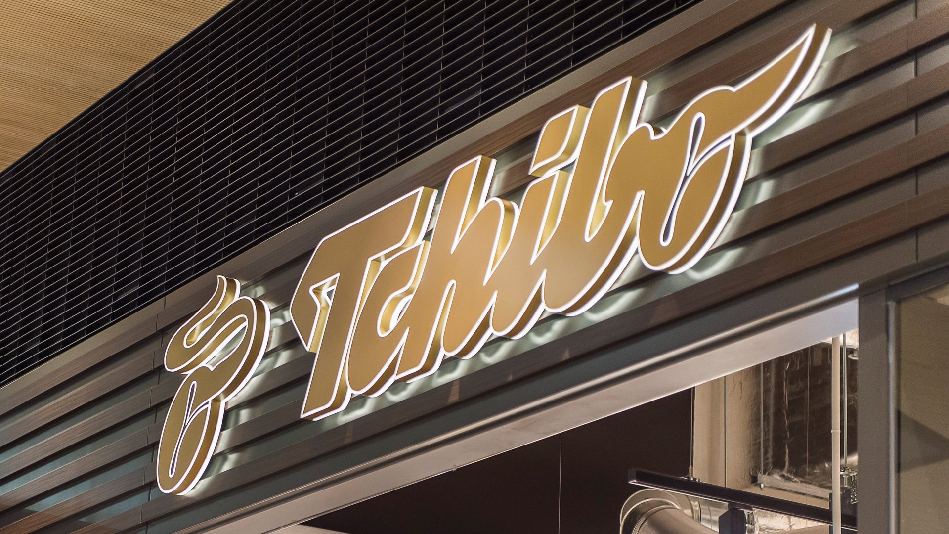 Die Lösung für dein Platzproblem: Der Tchibo‑Beistelltisch, der zwei ...