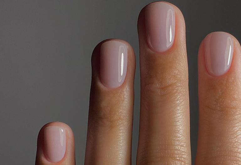 «Tulle Nails»: Πες αντίο στο γαλλικό μανικιούρ, αυτό είναι το πιο ...