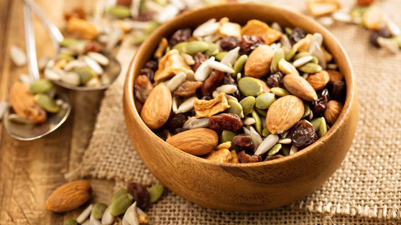 How many dry fruits to eat daily: Nutritionist reveals exact portions ...