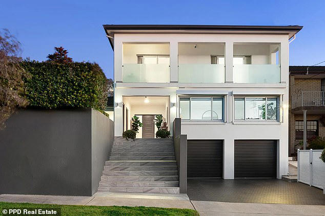 The Wiggles' Simon Pryce splashes out on $5.7 million two-storey house ...