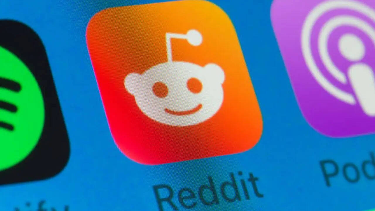 'How Am I Supposed To Live Now?': Reddit Crashes Globally — Users Flock ...