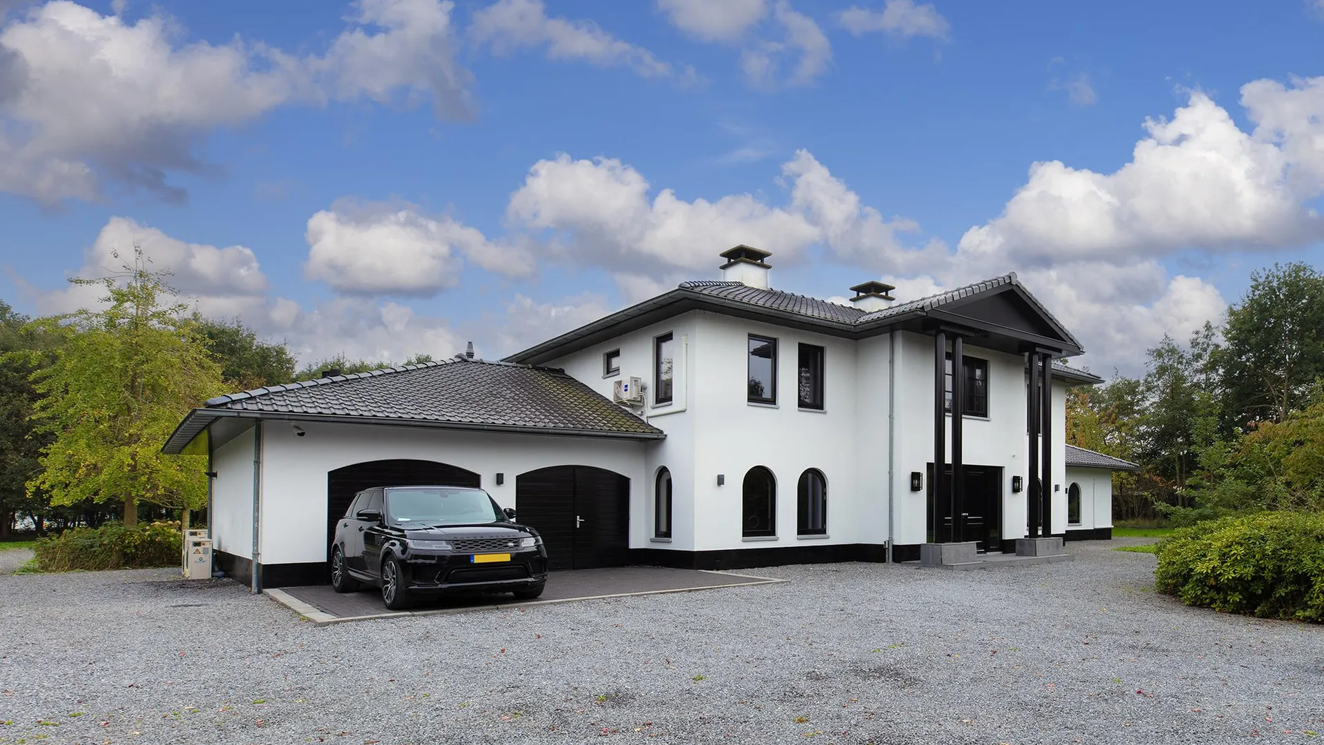 Rapper Boef verkoopt na jaar zijn hypermoderne villa in Almere en noteert bijna € 600.000 winst