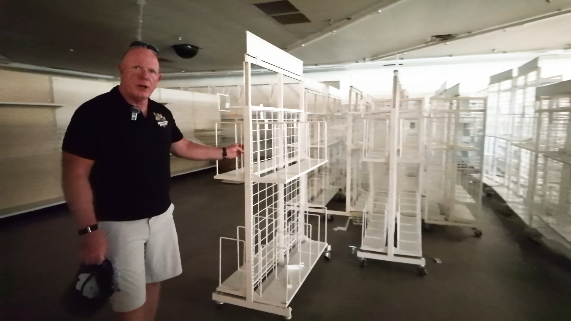 We explored a $5M store that went bankrupt - spoiler: we’re the richest ...