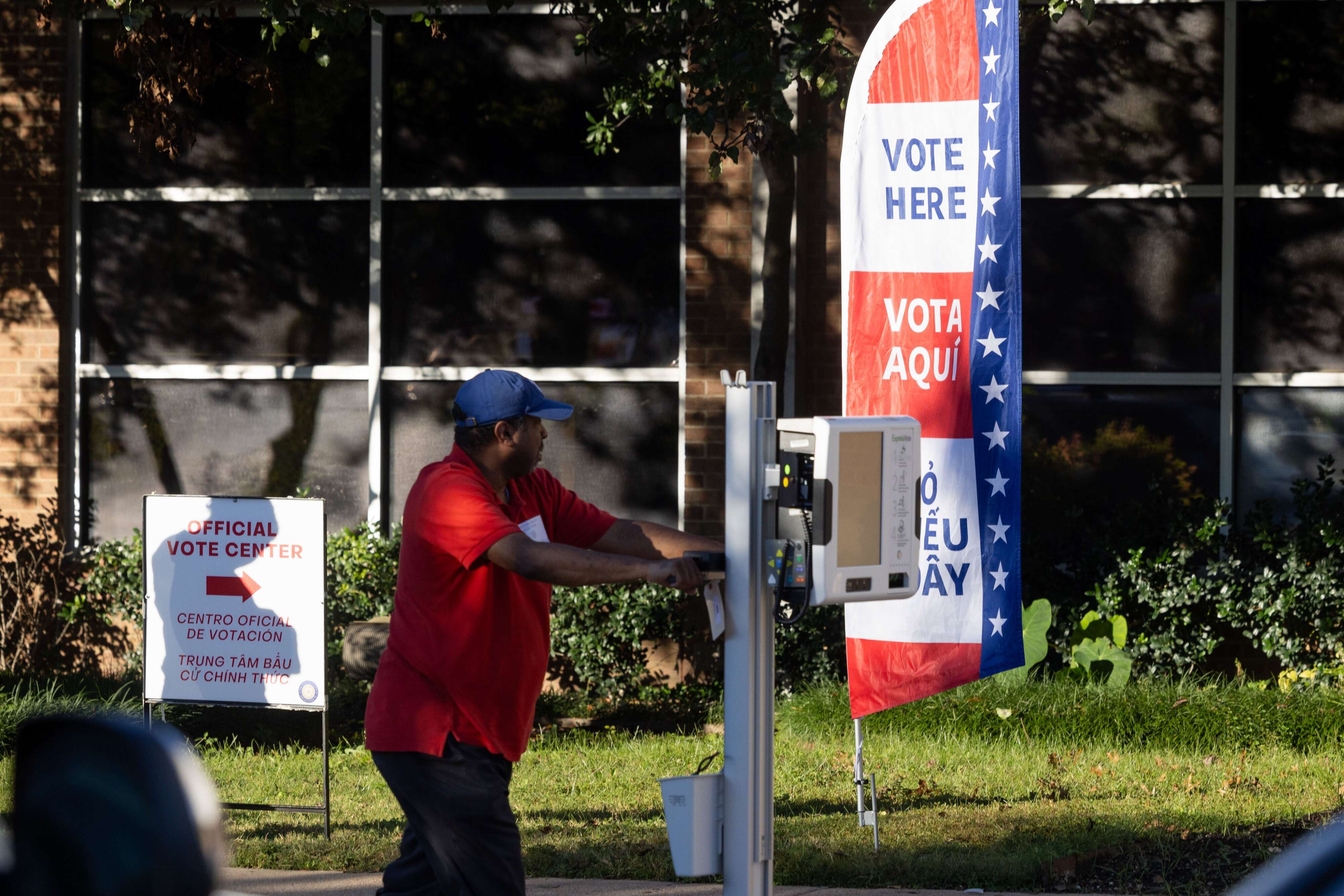 Live updates: 17 proposed amendments draw D-FW voters to polling ...