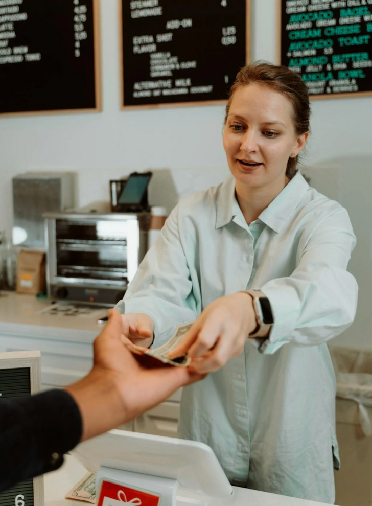 10 Real Life Stories Where Quiet Kindness Spoke the Loudest