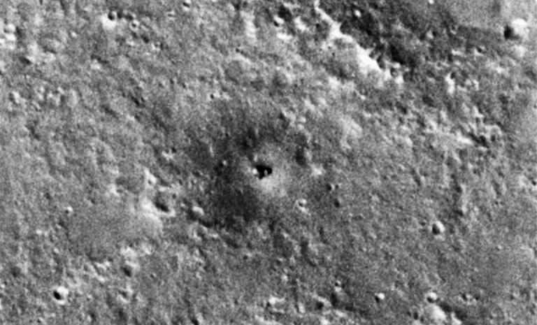 NASA Spacecraft Spots Dead Robot Explorer Lying on Mars Surface and ...