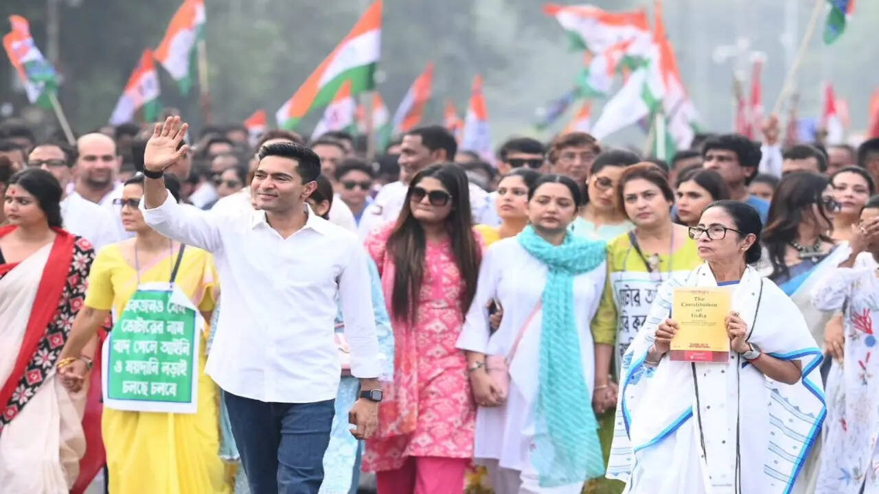 'Silent Invisible Rigging': Mamata Banerjee Leads Massive Kolkata Rally ...