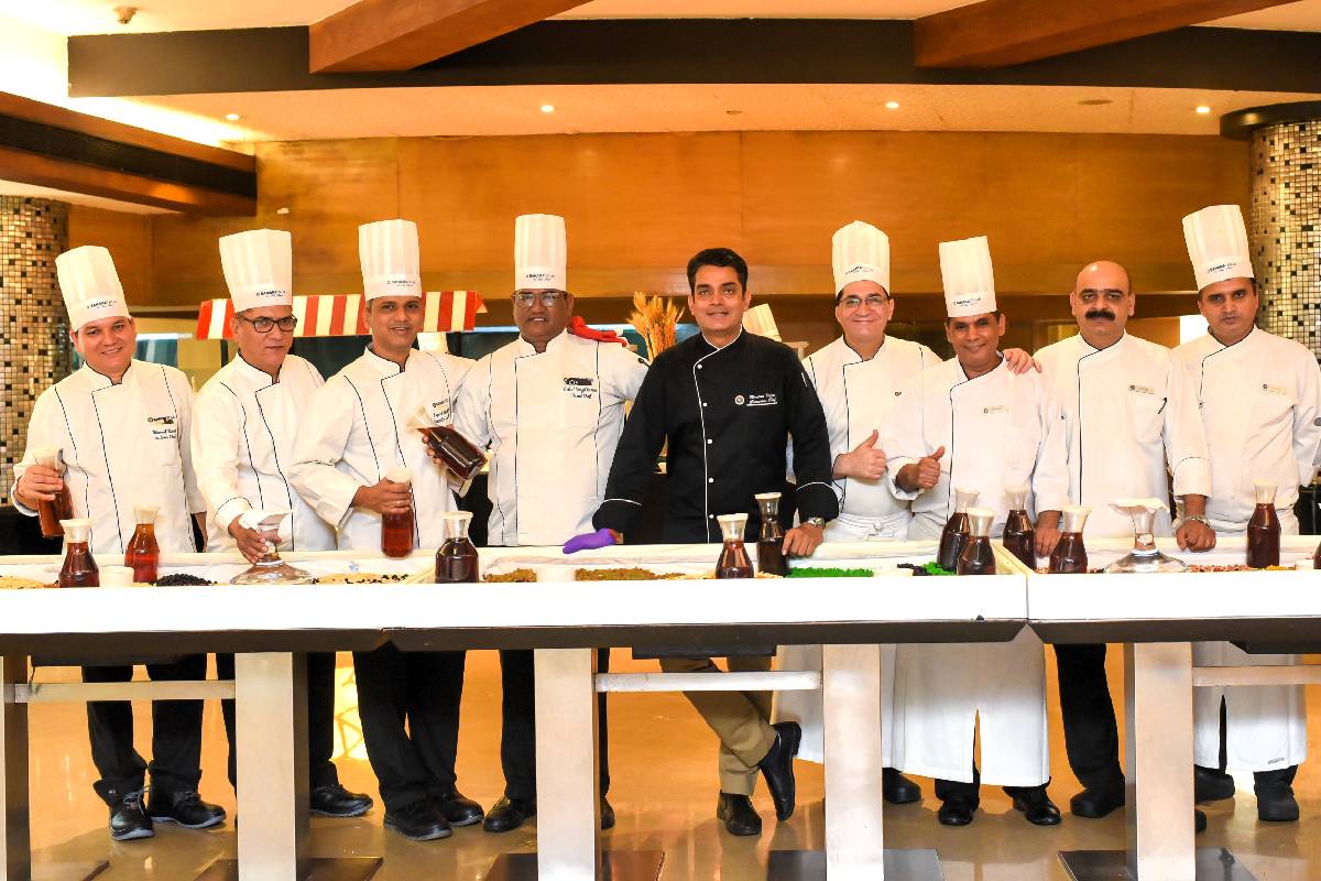Hotel Sahara Star Ushers in the Festive Season with its Annual Cake ...