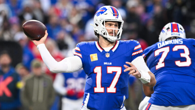 Power Ranking the Top 10 NFL Quarterbacks Right Now After Week 9