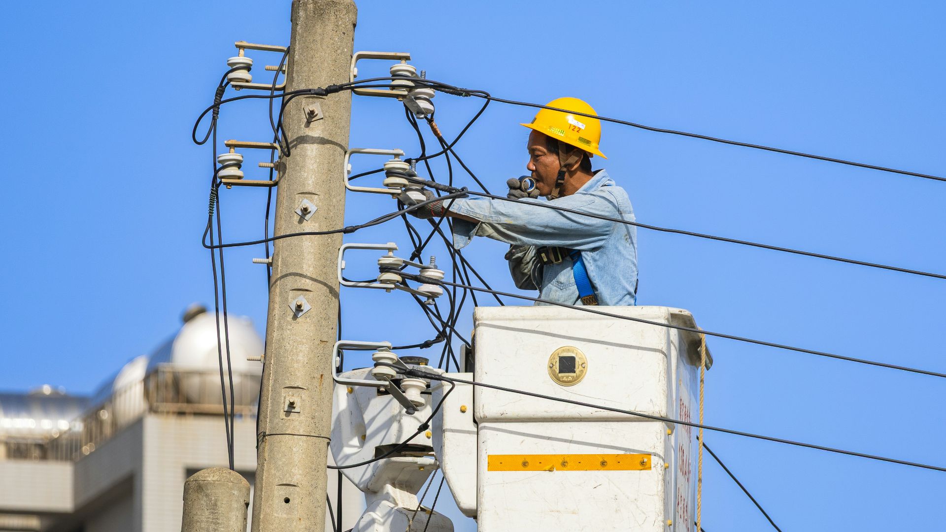 You don’t need a college degree to earn six figures as a lineman—but ...