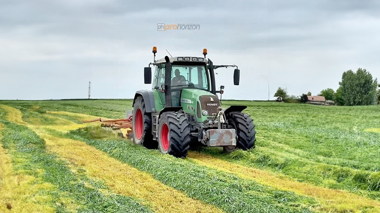 Fendt tractor meets Kuhn rake