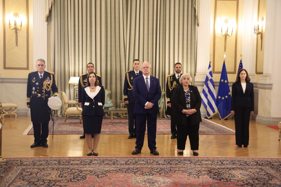 Στο Προεδρικό Μέγαρο η Κίμπερλι Γκίλφοϊλ - Υπέβαλε τα διαπιστευτήριά ...