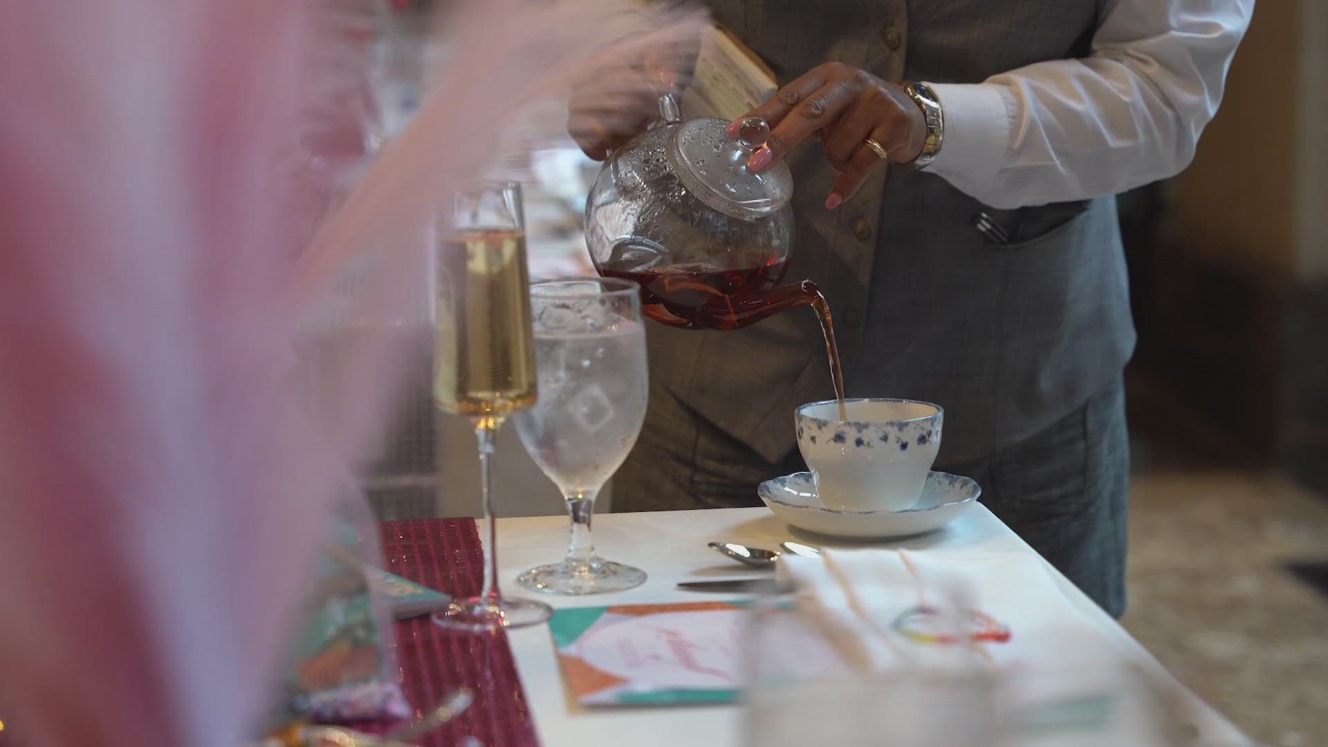 Themed tea time blends Taylor Swift with game day