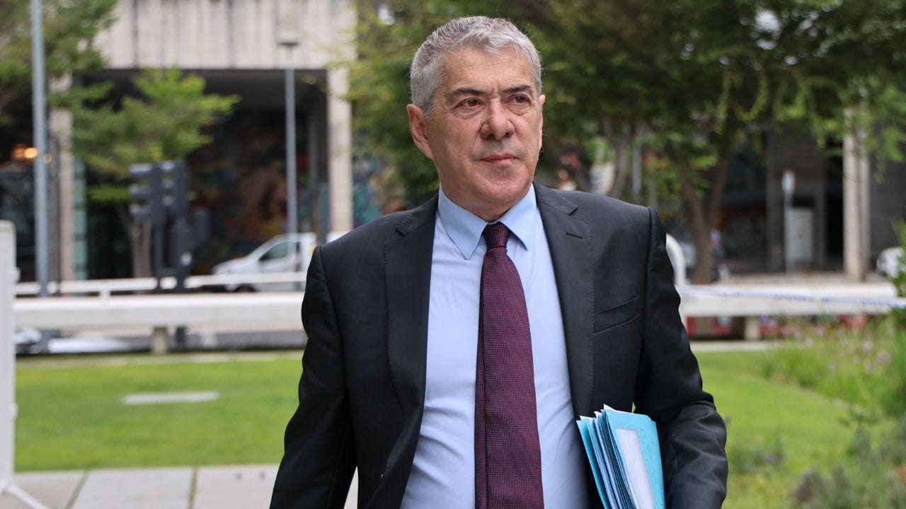 Sócrates começou finalmente a ser julgado e a polémica estalou logo à ...