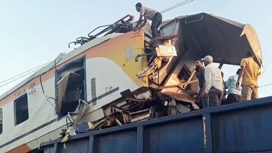 5 dead after passenger train collides with goods train near ...