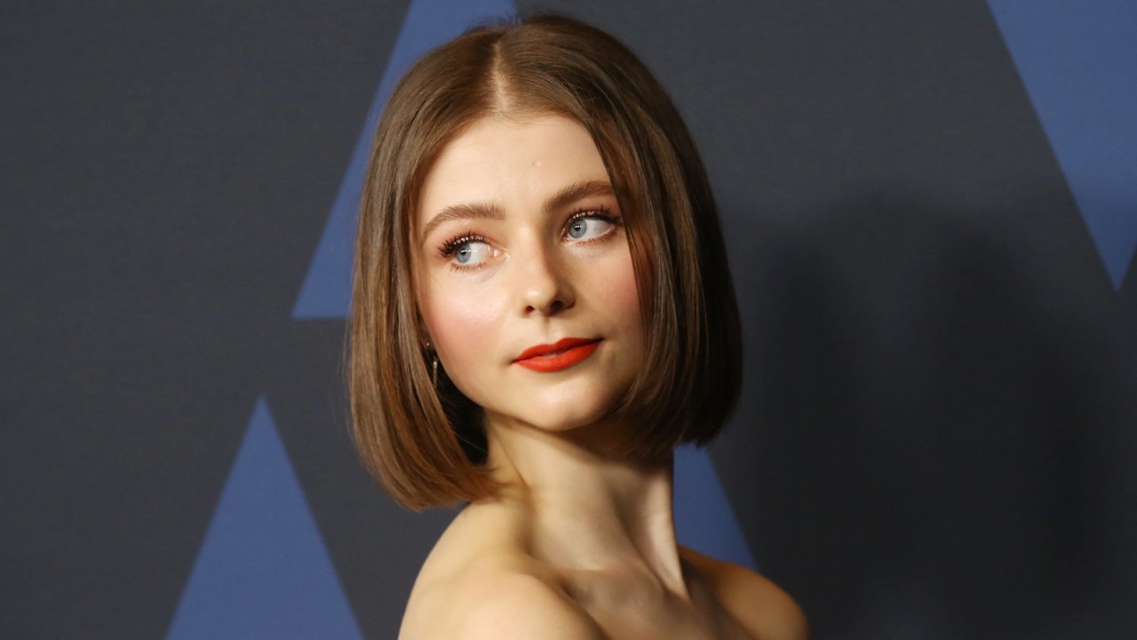 Thomasin McKenzie e Ansel Elgort star del film sull'amicizia tra Audrey ...