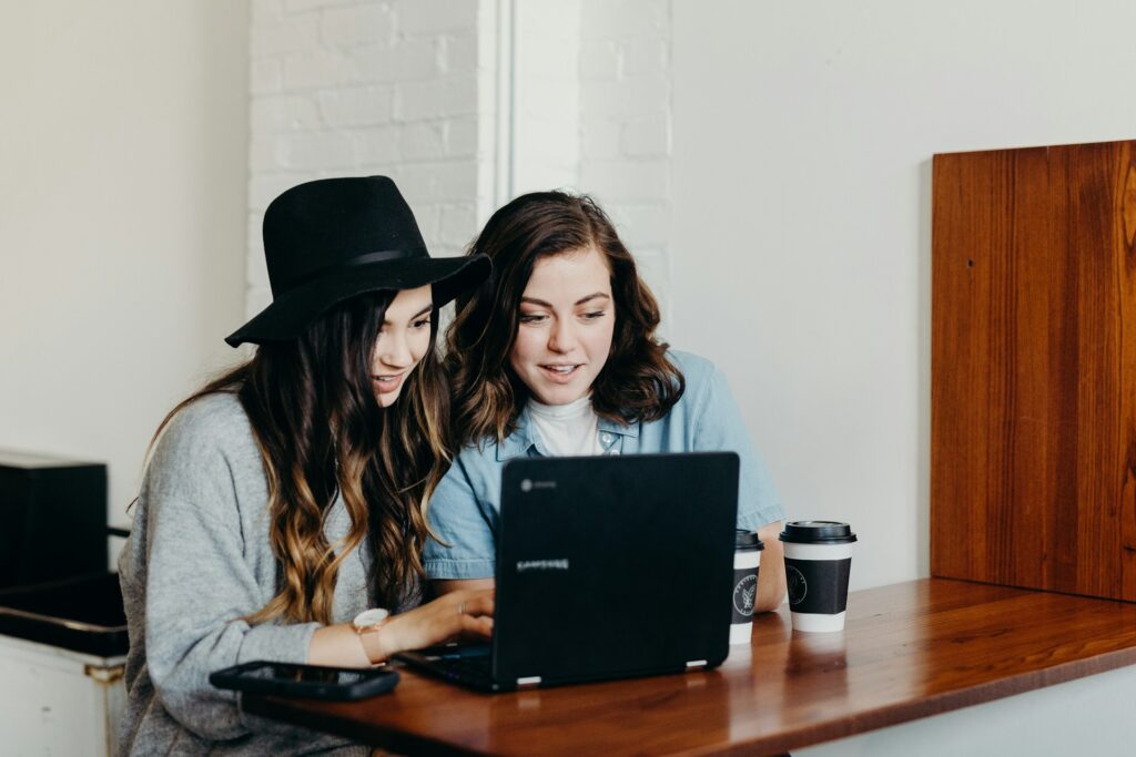 15 Types of Weirdos You Inevitably See on the Internet