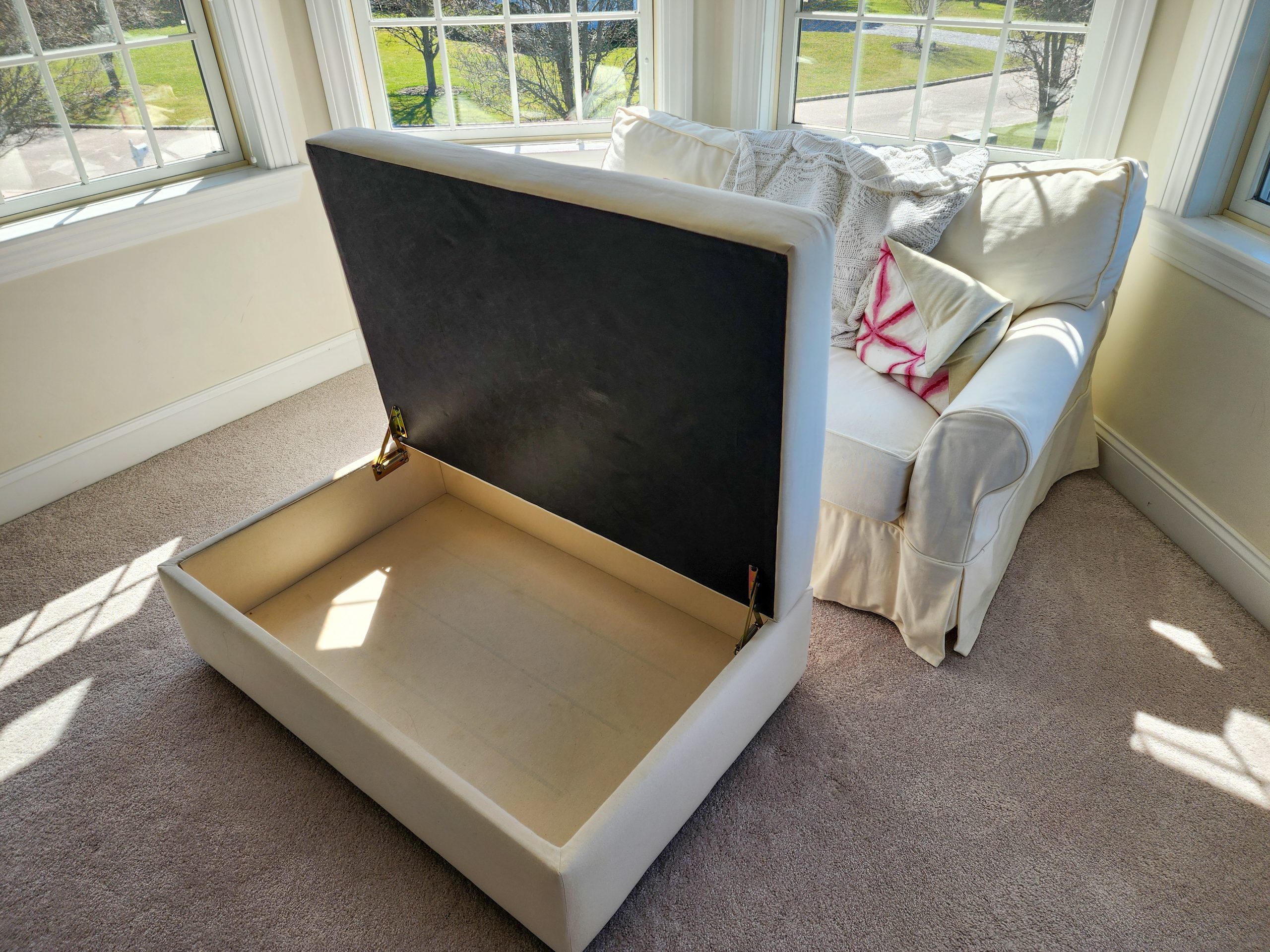 Functional seating ideas for small living rooms