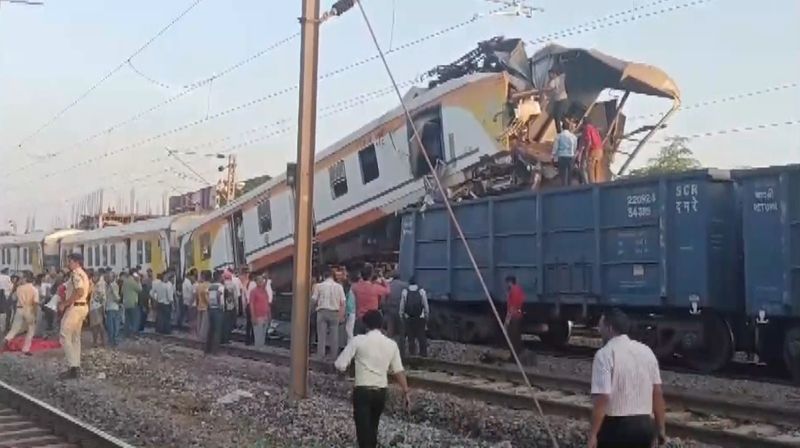 8 dead, 14 injured as passenger train 'jumps' red signal, collides with ...