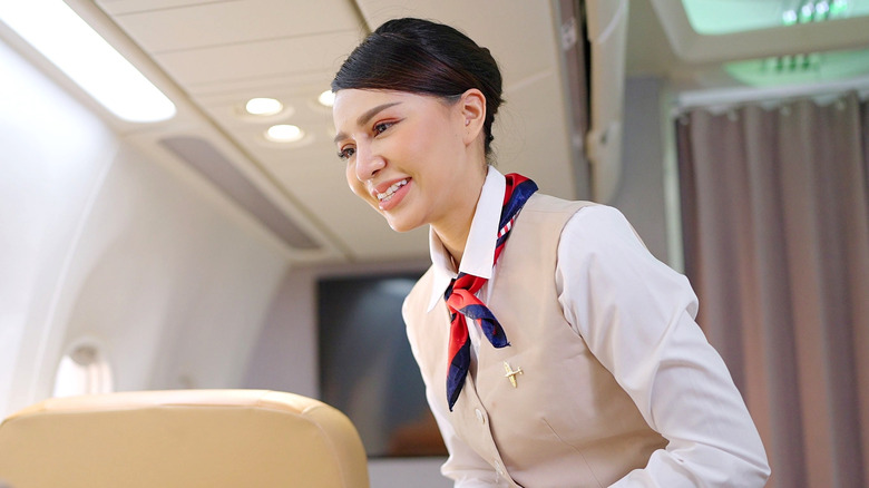 Flight Attendants Always Pay Attention To Who Follows This Simple ...