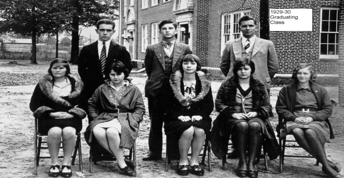 19 Vintage College Portraits That Still Inspire Today