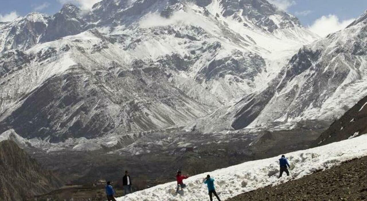 «La valanga dello Yalung Ri c'è stata alle 9 del mattino, ma l'ok per ...