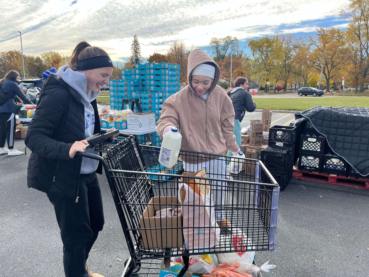 Midland High students distribute food to 300 families
