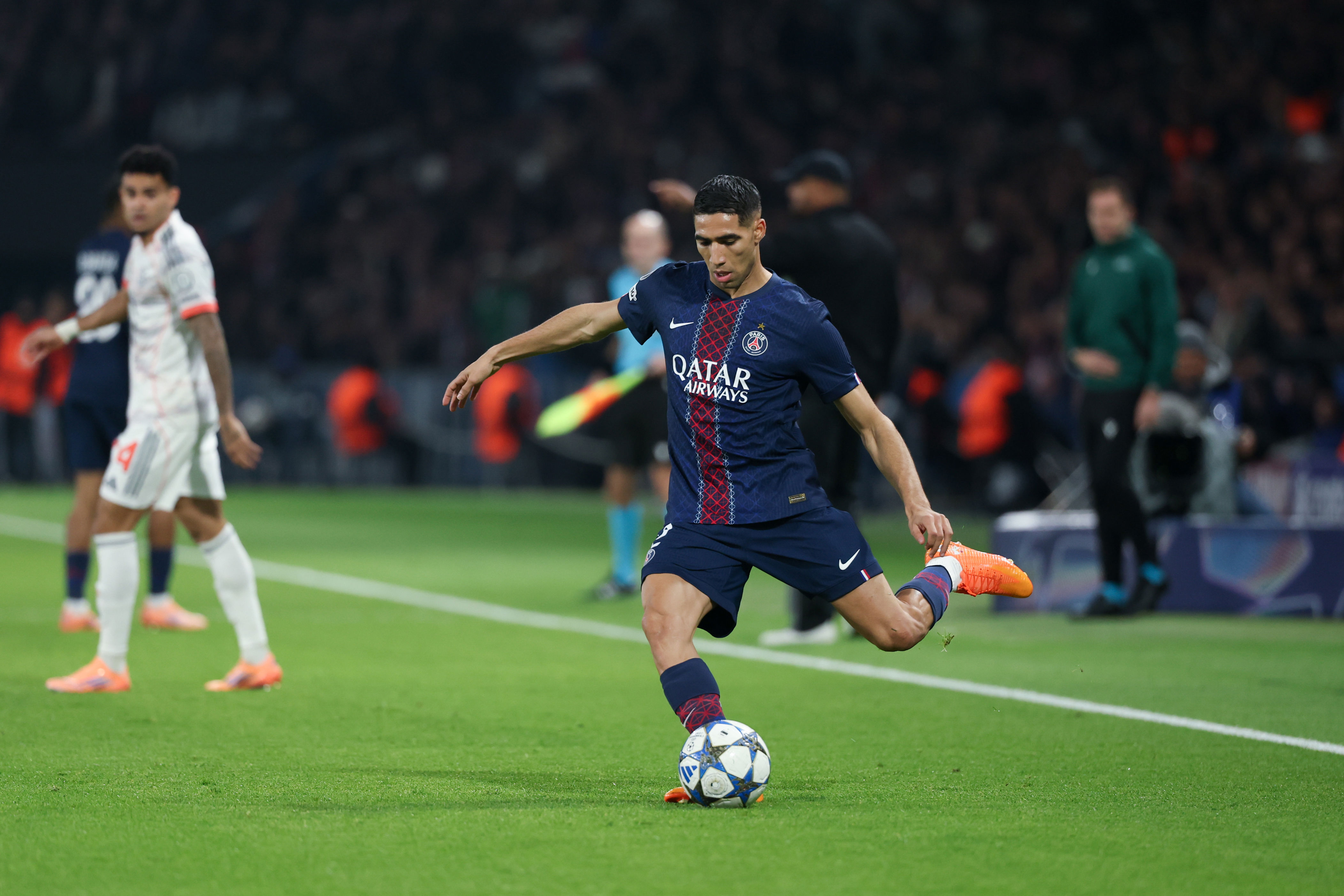 PSG/Bayern – Hakimi subit un tacle terrible et sort en larmes