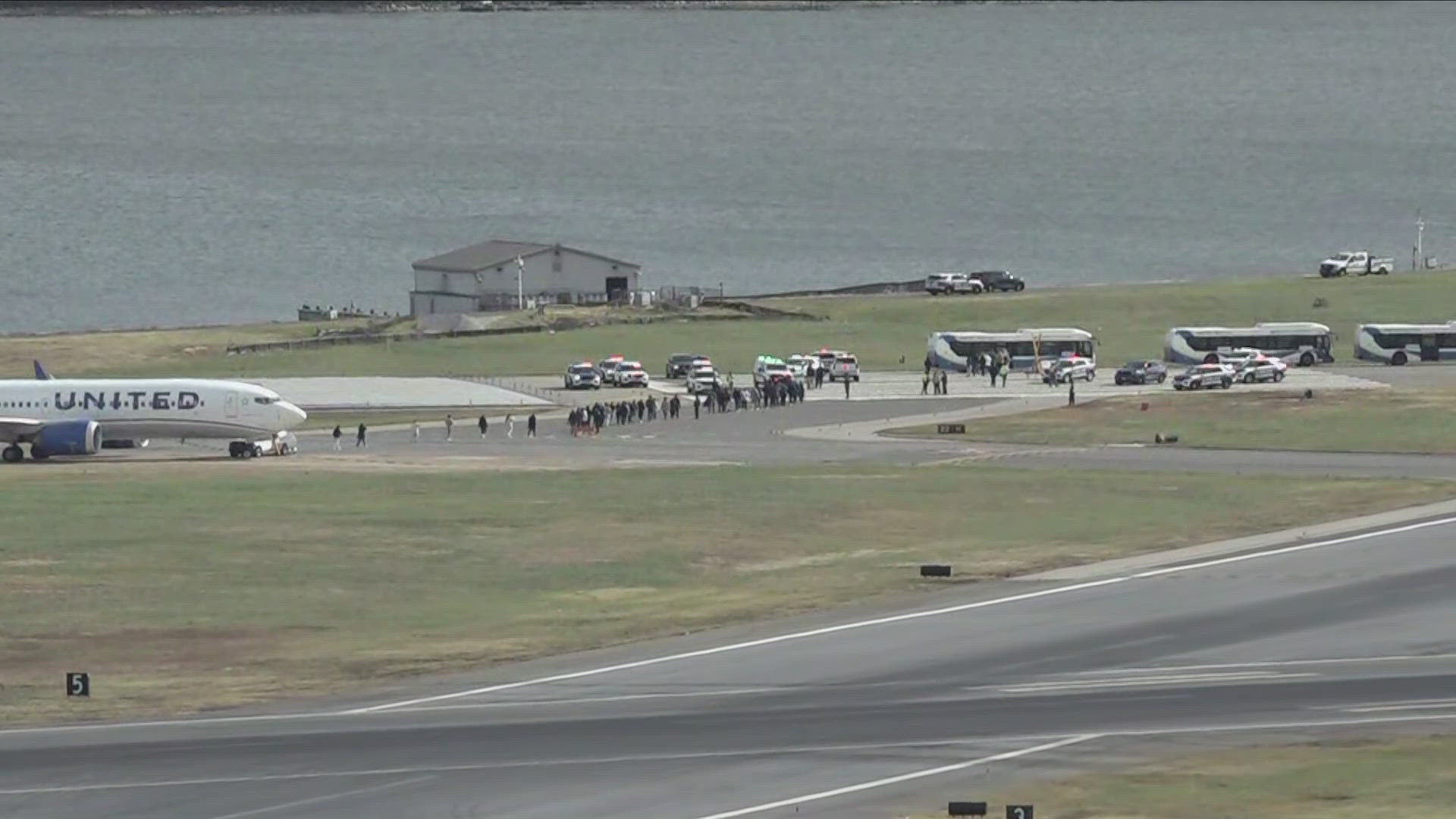 Ground stop at Reagan National Airport due to bomb threat