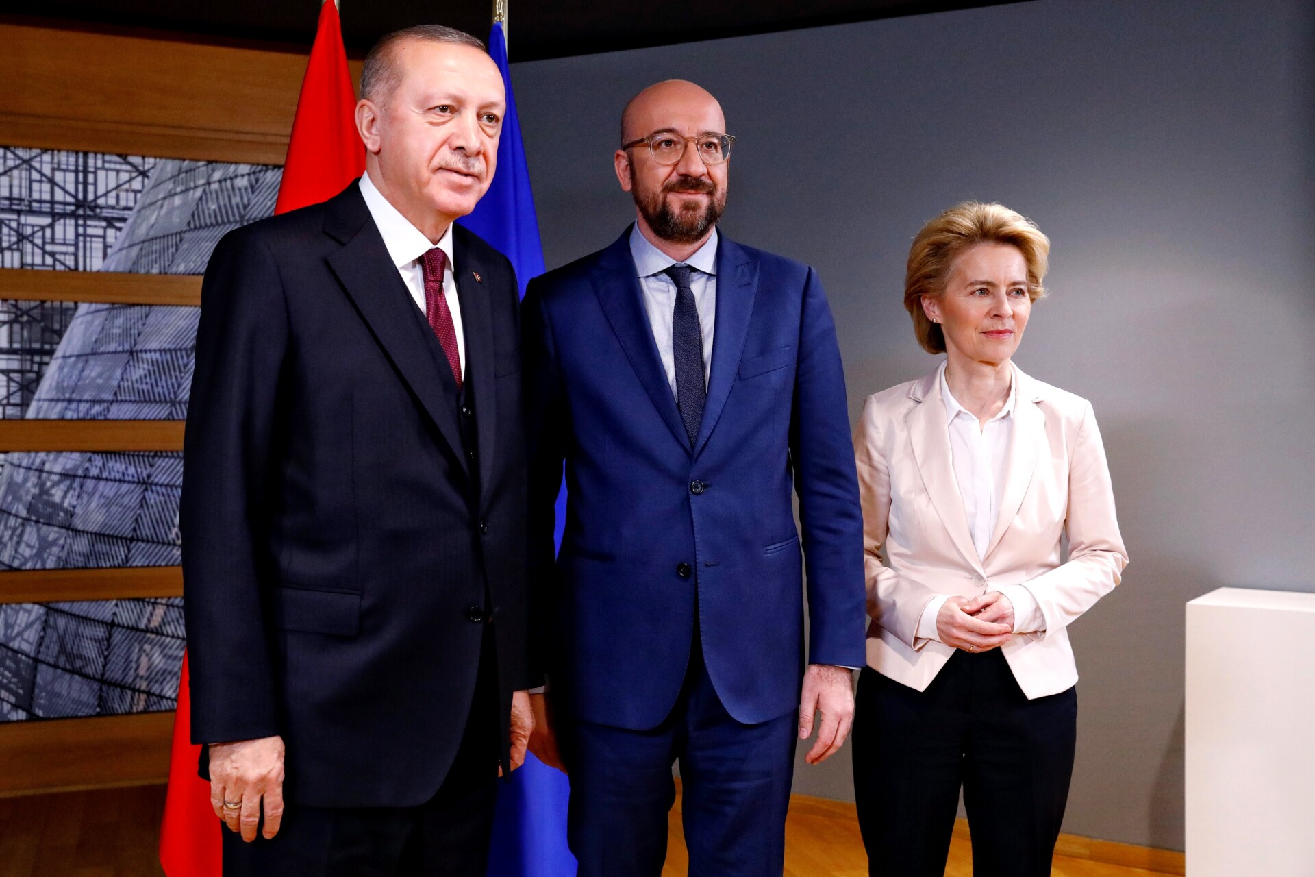 Κομισιόν: Μακριά ακόμη η ένταξη της Τουρκίας στην ΕΕ, τι λέει για τα ...