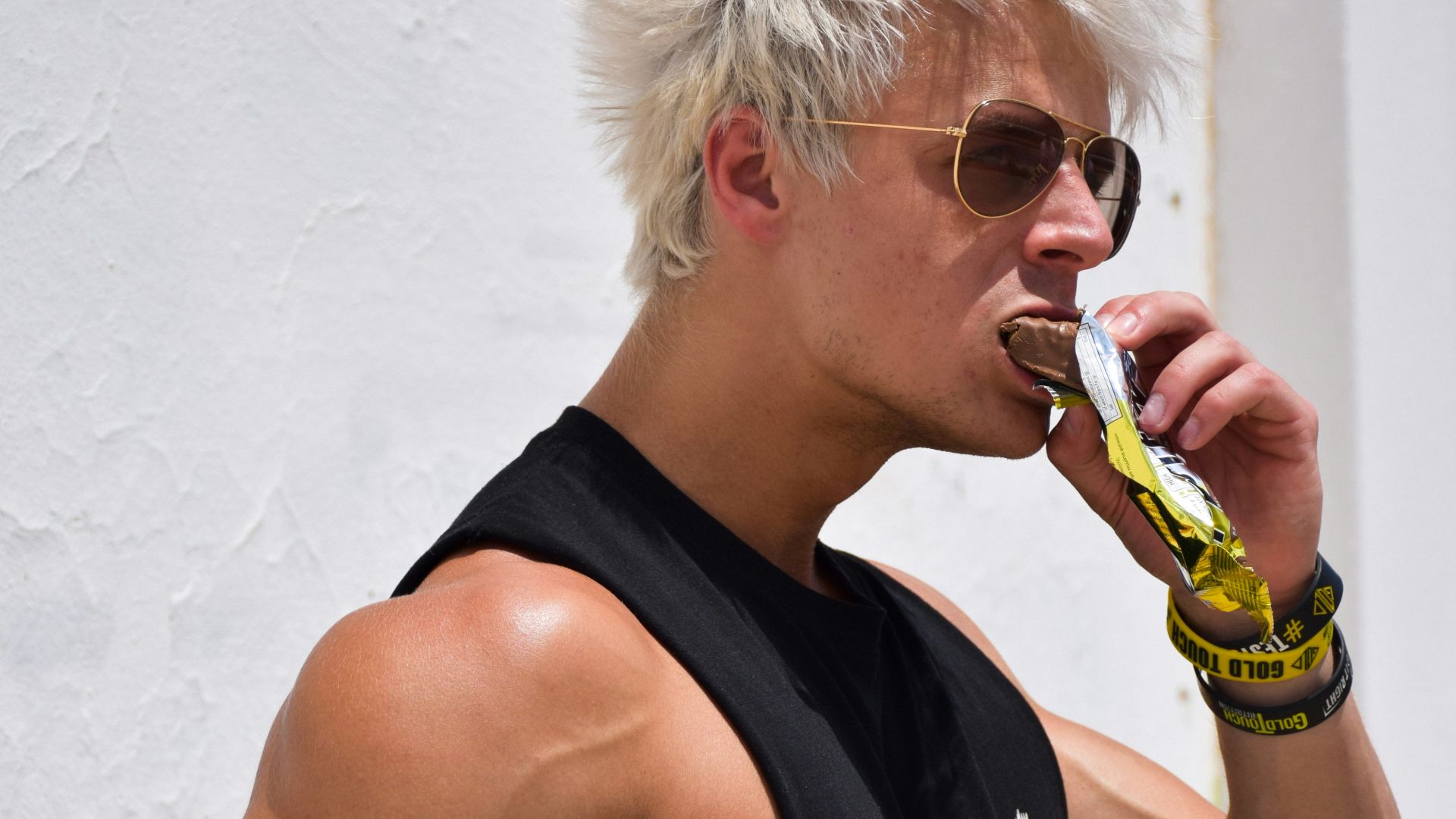 10 Healthy Snacks That Keep You Full & 10 That Pretend To Be Healthy