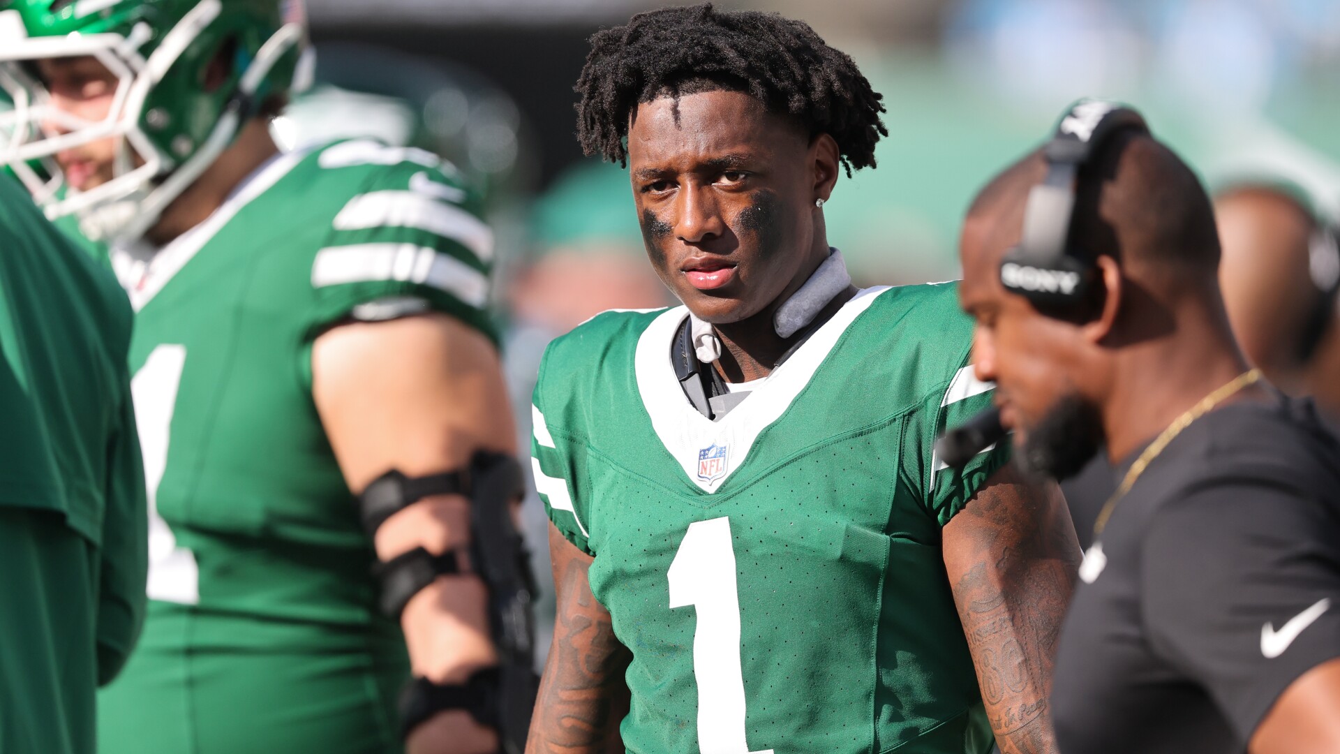 2025 NFL Trade Deadline Tracker: Latest news, rumors and updates ...
