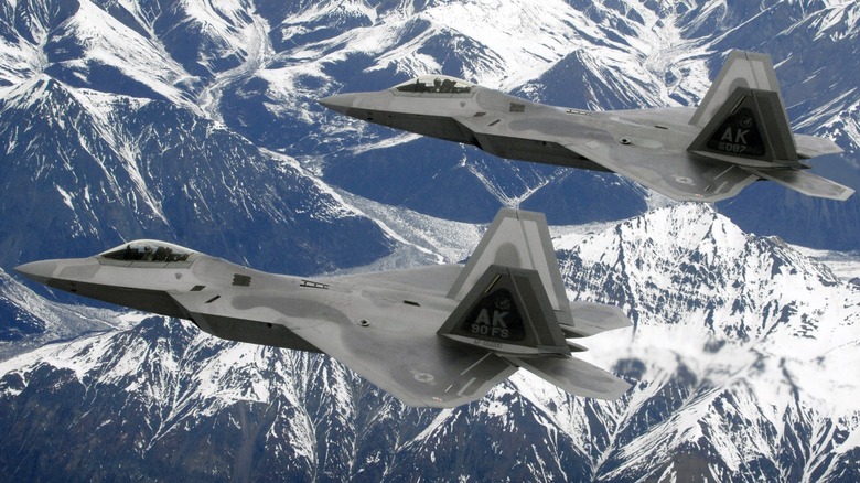 Fighter Jet Pilots Do Something Unexpected While Flying Through Alaska ...