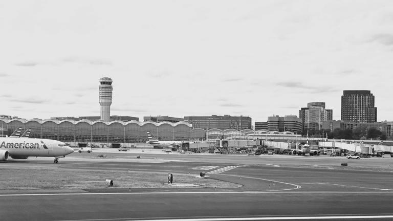 Alarm bombowy na popularnym lotnisku. Wstrzymano wszystkie loty